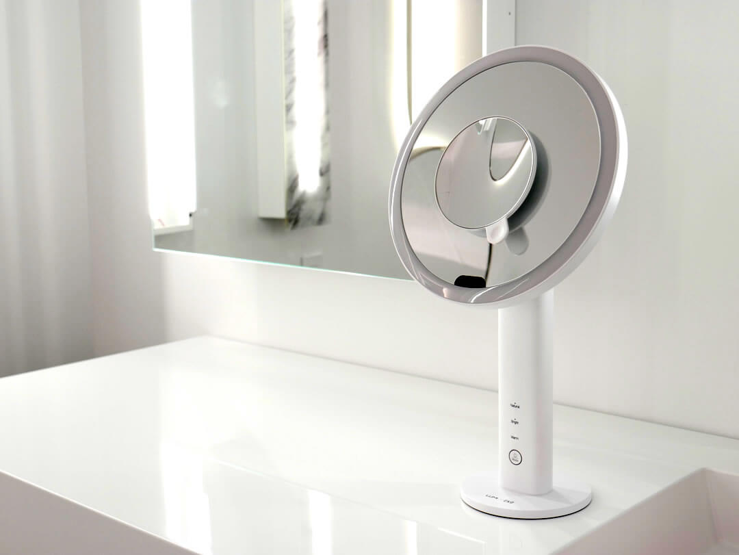 Lumidesign iMira - an Ultra-Clear Sensor Vanity LED Mirror